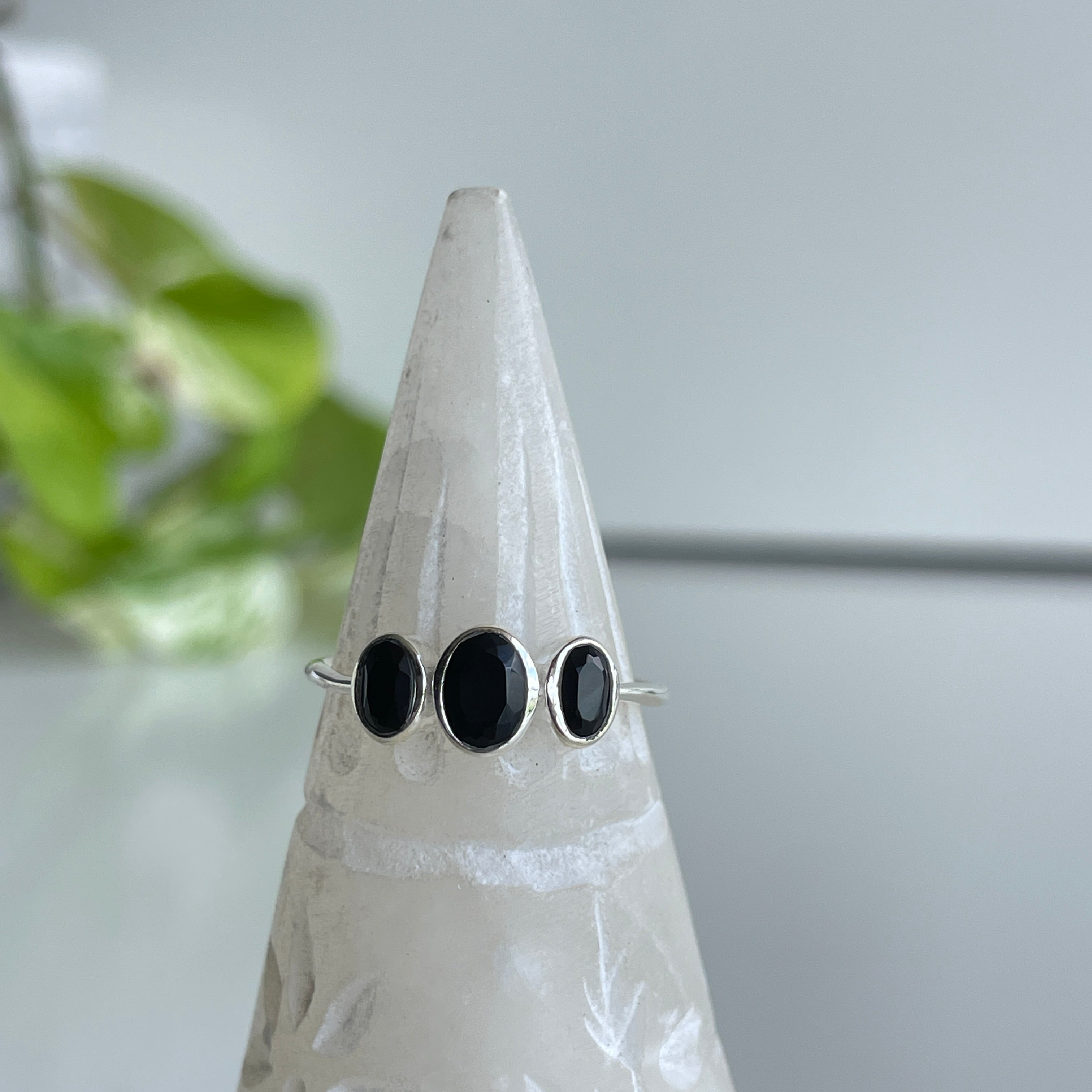 Black Onyx Three Stone Ring – Preah Ko Maitland