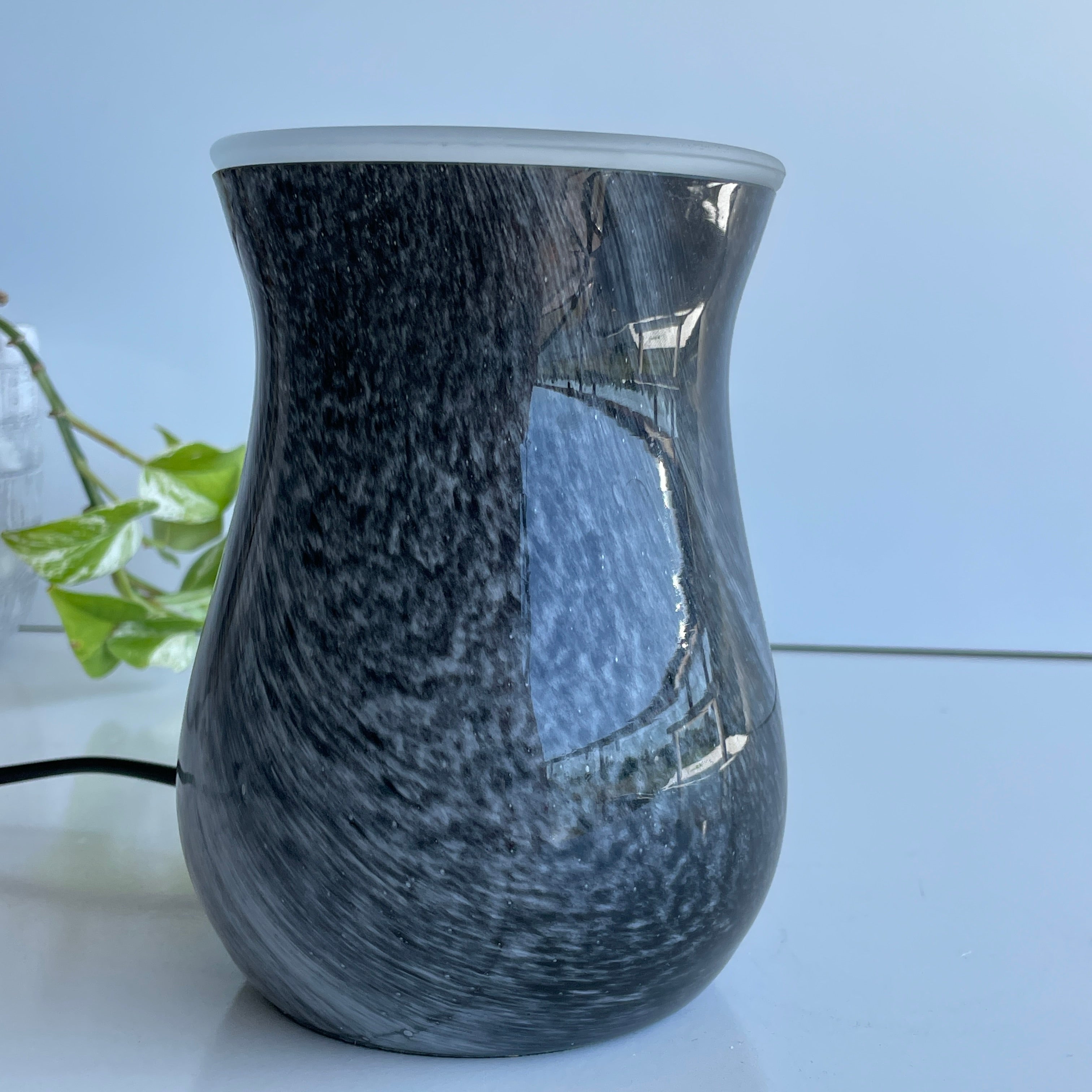 Obsidian Glass Illumination Warmer – Preah Ko Maitland