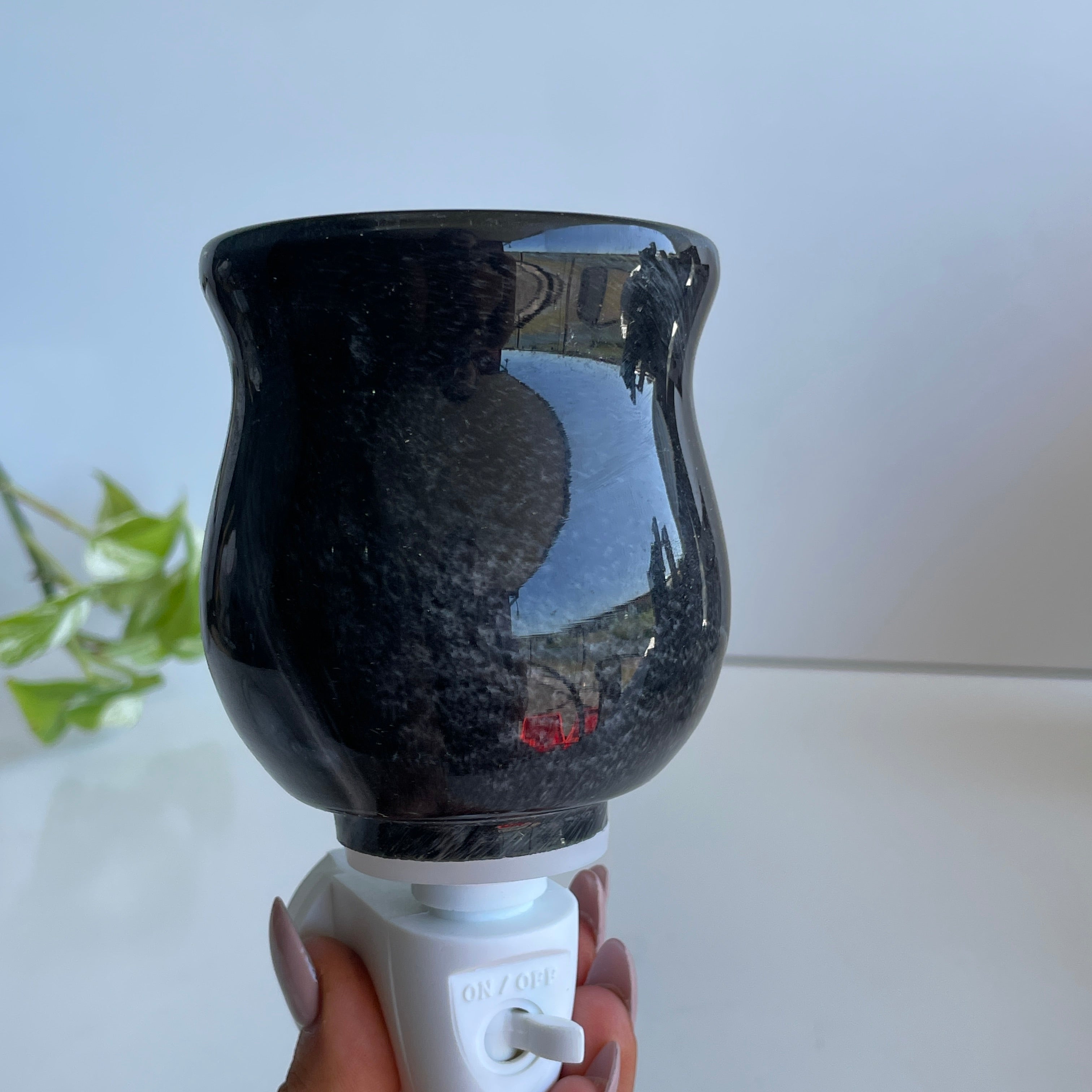 Obsidian Pluggable Wax Warmer – Preah Ko Maitland
