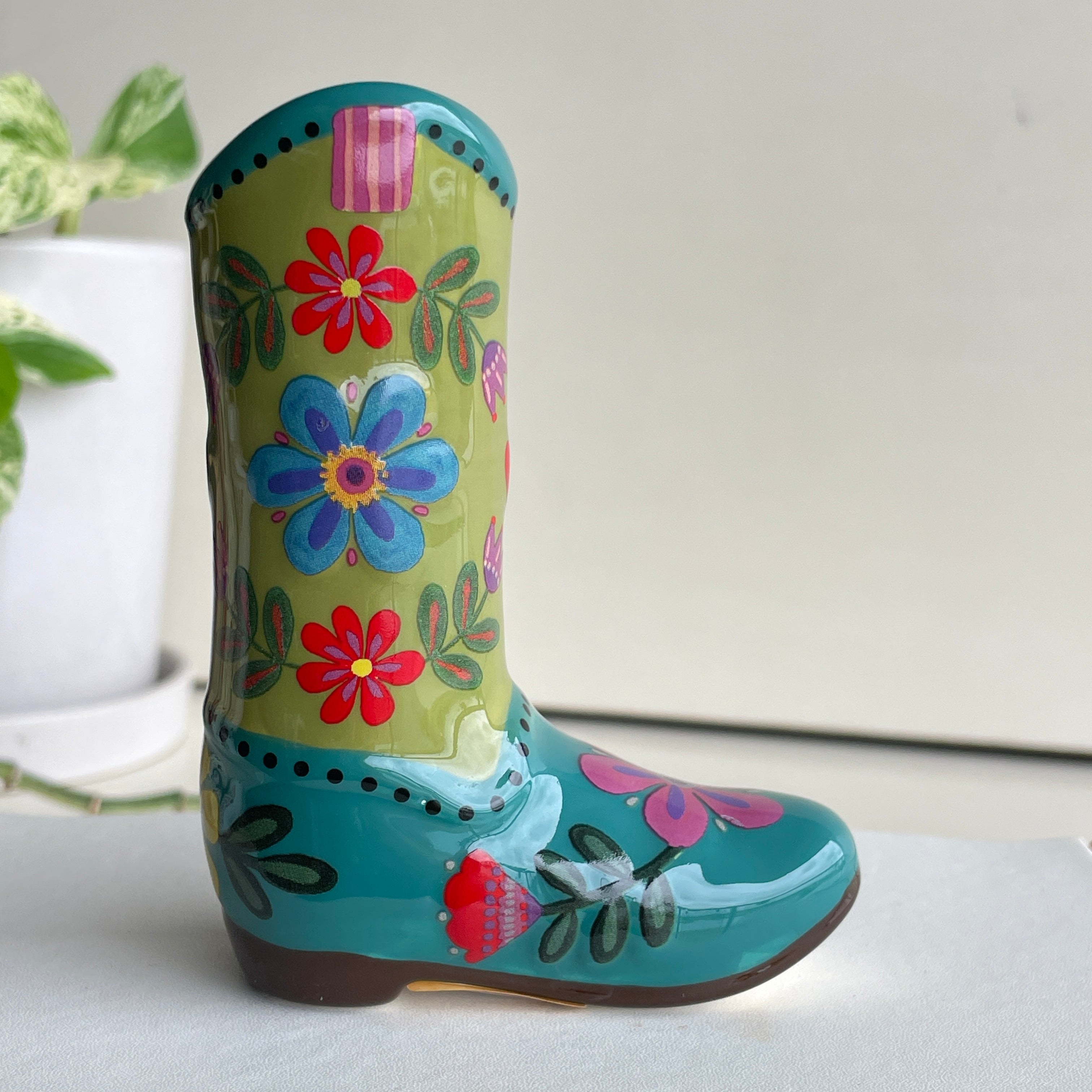 Boot Bud Vase000029 – Preah Ko Maitland