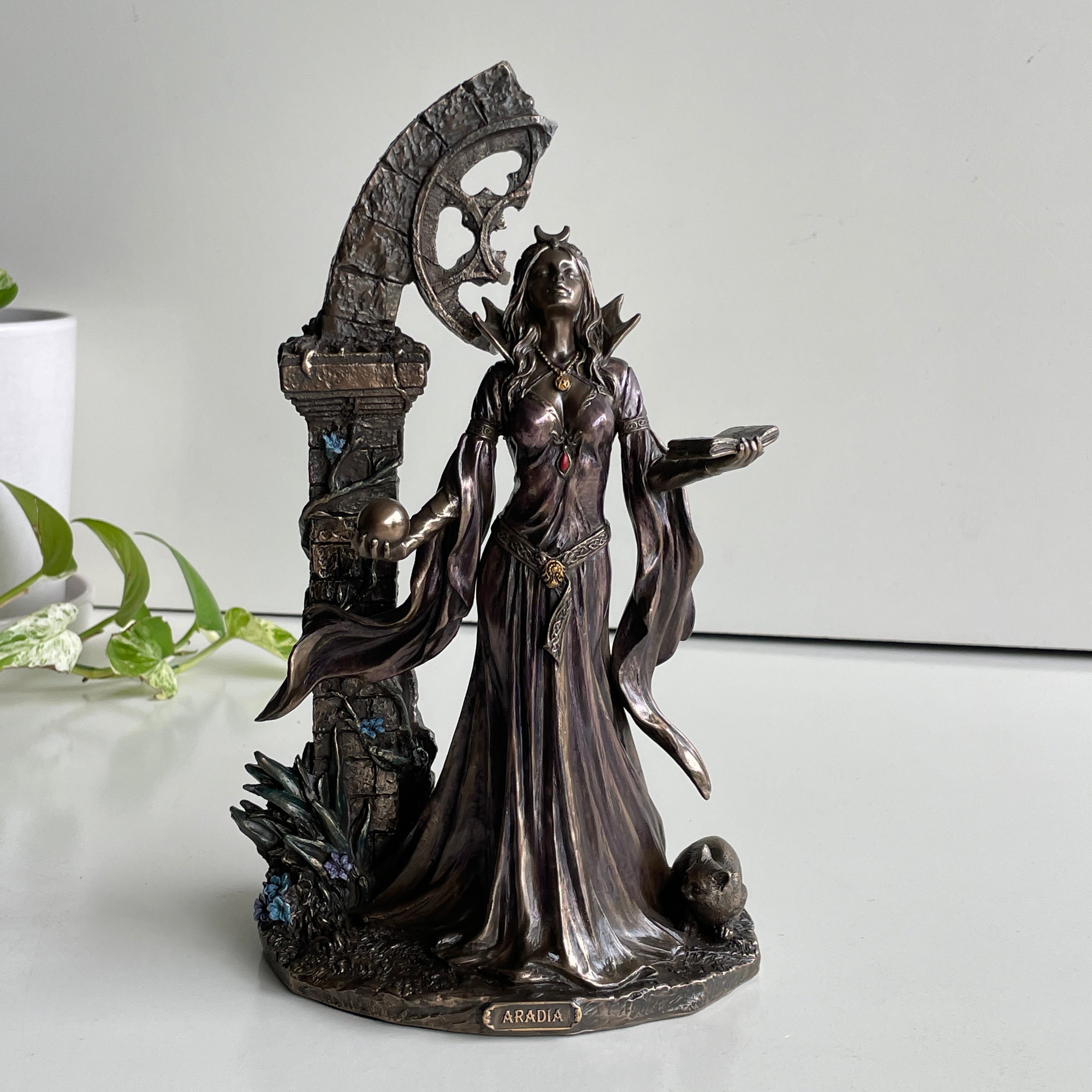 Aradia Wiccan Queen Of Witches Statue C-5107 – Preah Ko Maitland